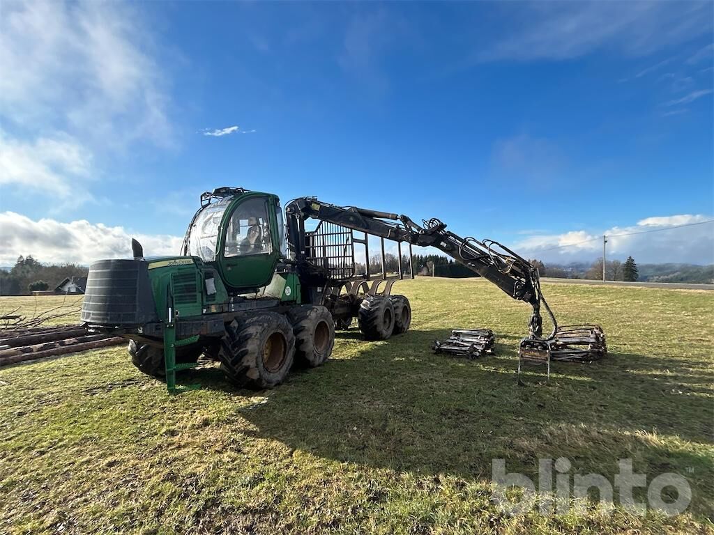 Prodaje se John Deere 1110e forvarder na aukciji