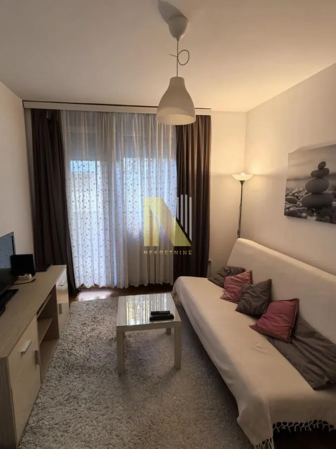 Izdavanje, garsonjera, 24m², Rotkvarija, Novi Sad Sve Podlokacije