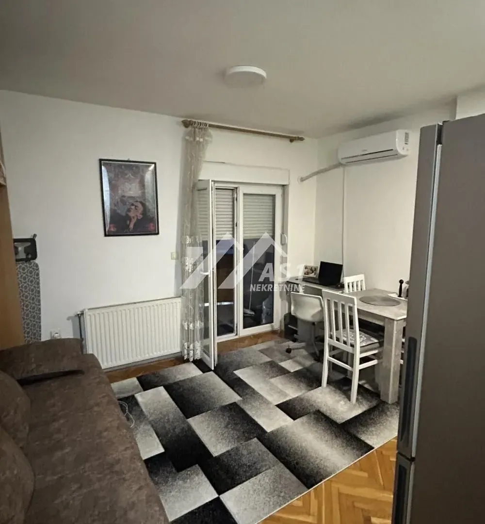 Izdavanje, stan, 24m², Centar, Novi Sad