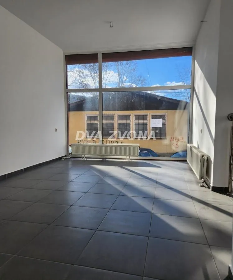 Izdavanje, poslovni prostor, 58m², Rotkvarija, Novi Sad Sve Podlokacije