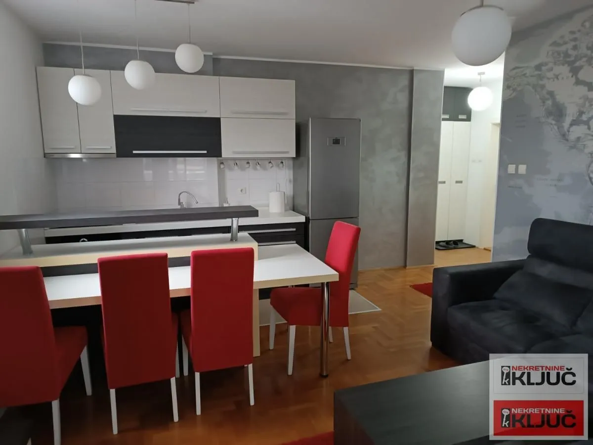 Prodaja, trosoban stan, 62m², Salajka, Novi Sad Sve Podlokacije