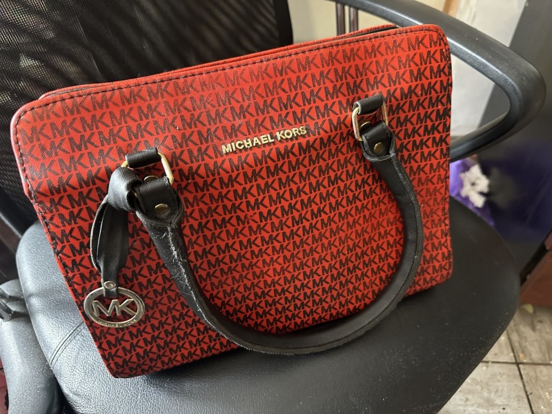 MICHAEL KORS TORBA TOP ponuda