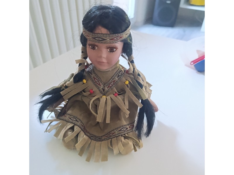 Porcelanska lutka indijanka