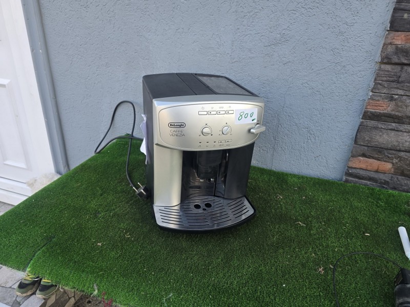 Prodajem DeLonghi Caffè Venezia aparat za kafu, donesen