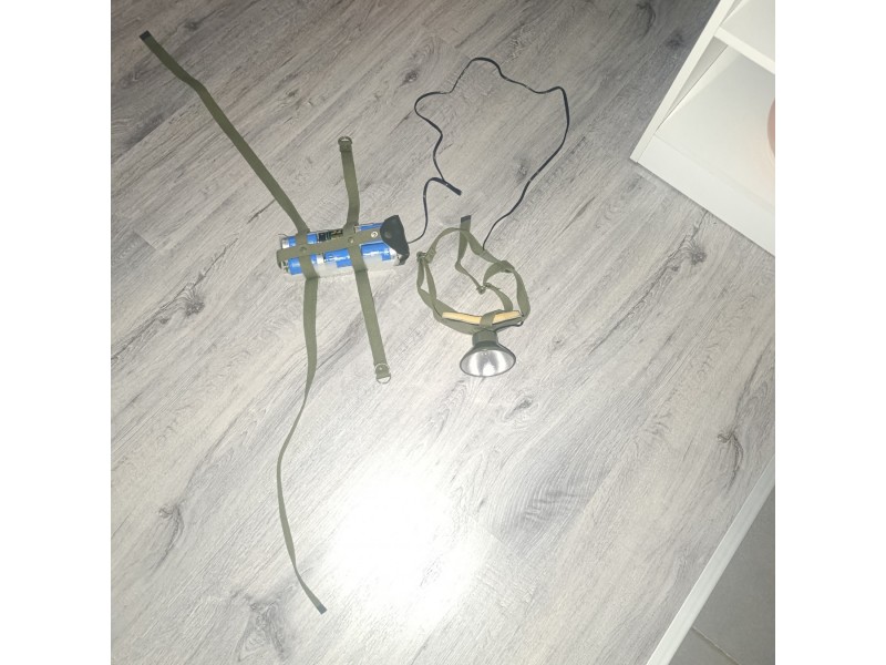 Vojna naglavna lampa