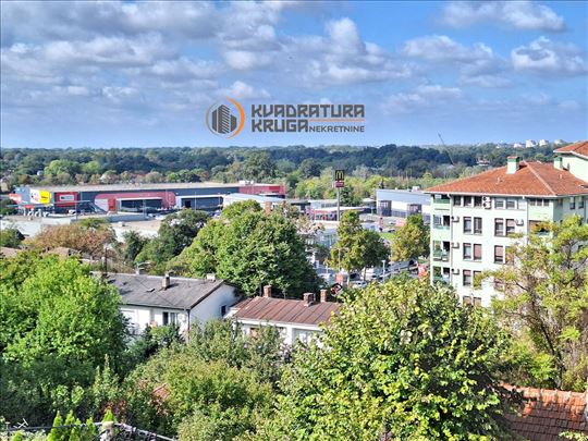 Novogradnja - Lux objekat + 50m2 ograđenog dvorišt