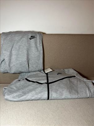 Nike Tech Fleece komplet L velicina (Novo)