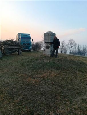 Drva za ogrev isecena i iscepana