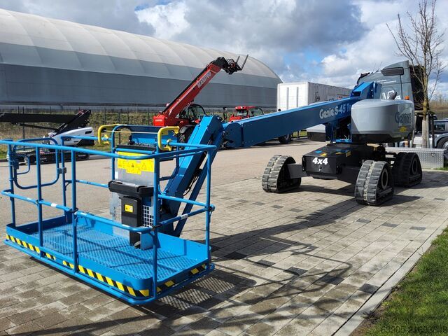 Гусеничаста платформа
Genie S-45 TraX