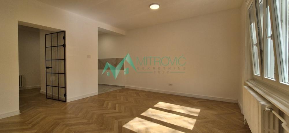 Trosoban stan na prodaju, 85m2, 306.425€