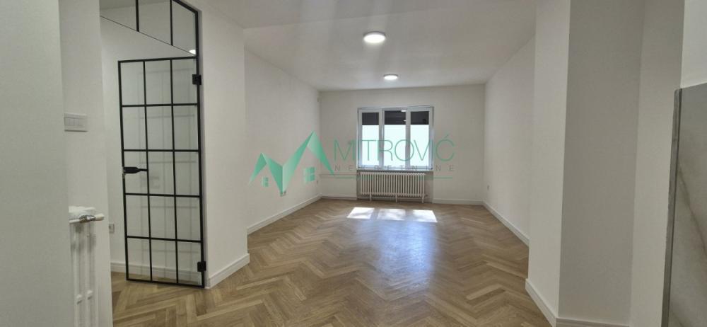 Trosoban stan na prodaju, 75m2, 270.375€