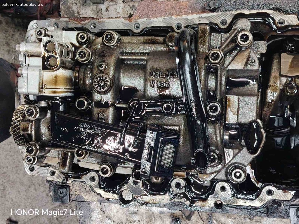 PASAT B7 ULJNA PUMPA 2.0 TDI 140 KS ORIGINALNI DELOVI MOGUC