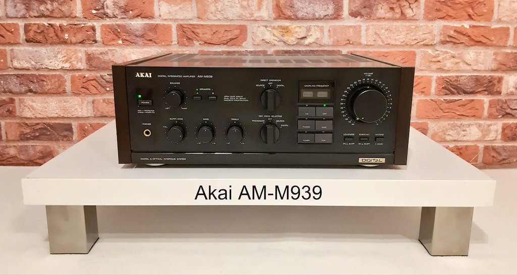 Akai AM-M939