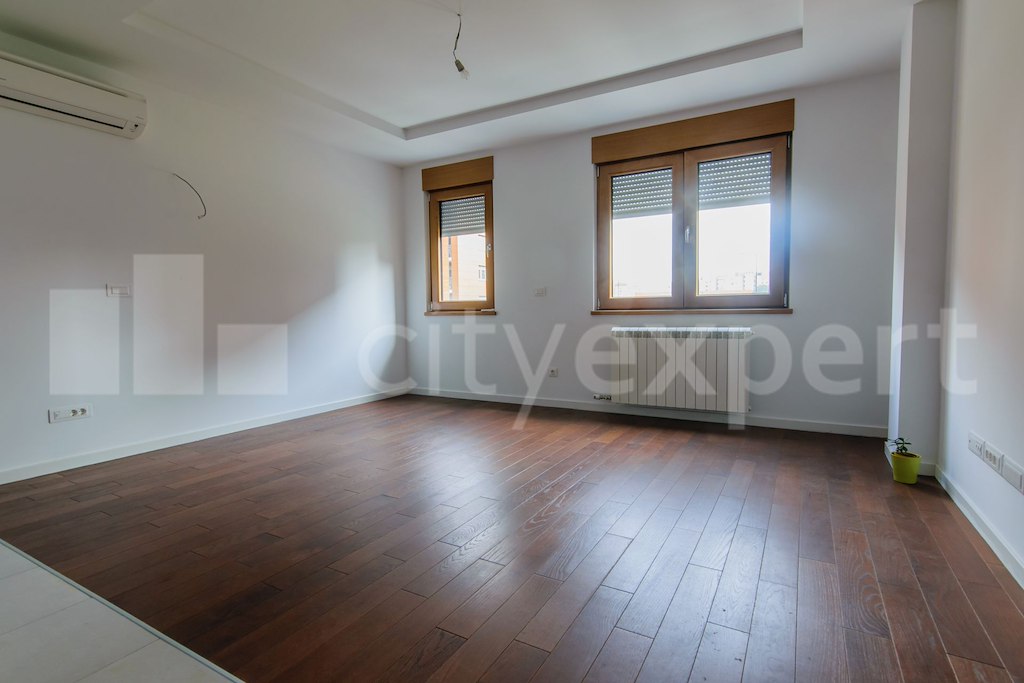 Poslovni prostor za izdavanje BEZ PROVIZIJE: Garsonjera, 33m², Uroša Martinovića, Novi Beograd - 600€