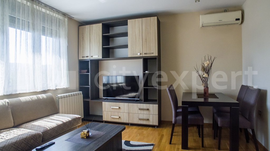 Stan za izdavanje BEZ PROVIZIJE: Dvoiposoban, 66m², Devete brigade, Medijana - 550€