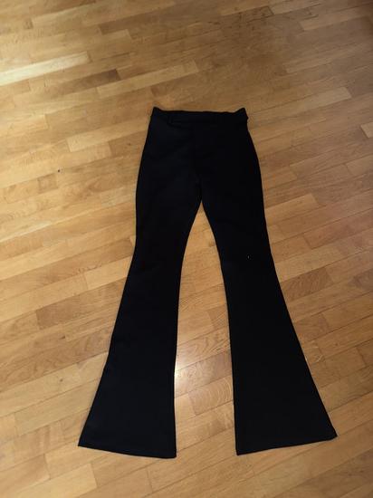 770.Crne pantalone sa sirokim nigavicama