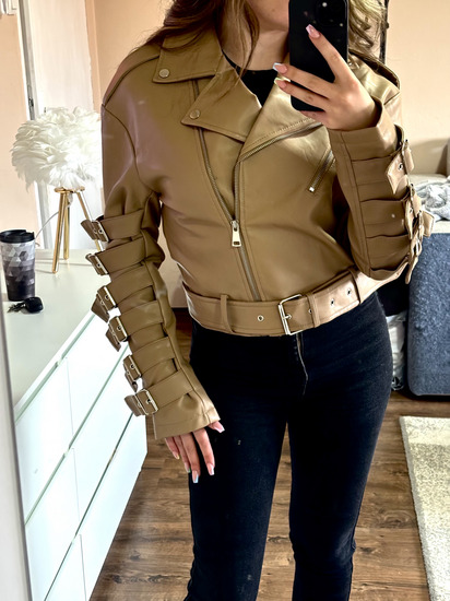 Nova jaknica sa etiketom