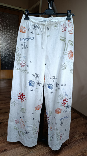 Zara pantalone nove
