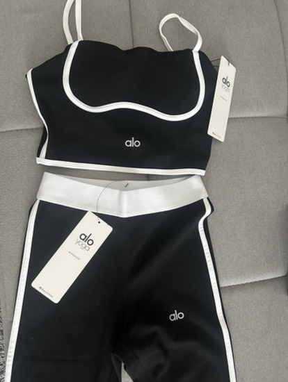 Original alo yoga set besplatna postarina