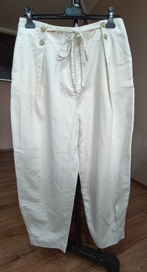 Nove sa etiketom Zara pantalone
