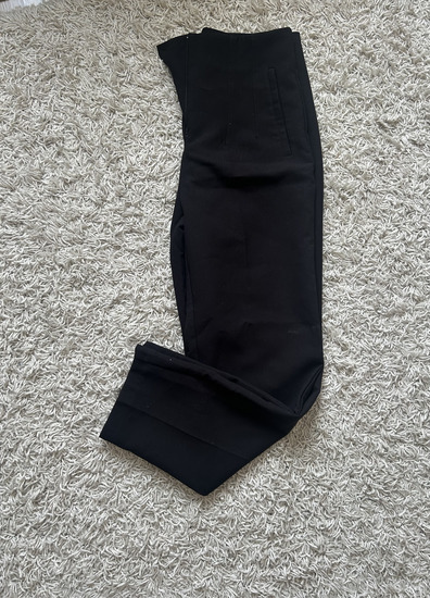 Zara model pantalona M