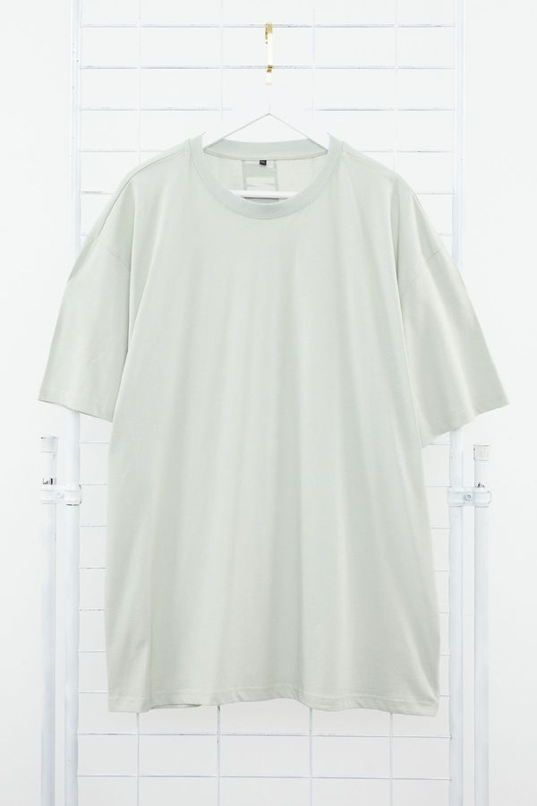 TRENDYOL LARGE SIZE GRAY RELAXED/COMFORTABLE CUT 100% COTTON T-SHIRT WITH TEXT PRINTED ON THE BACK