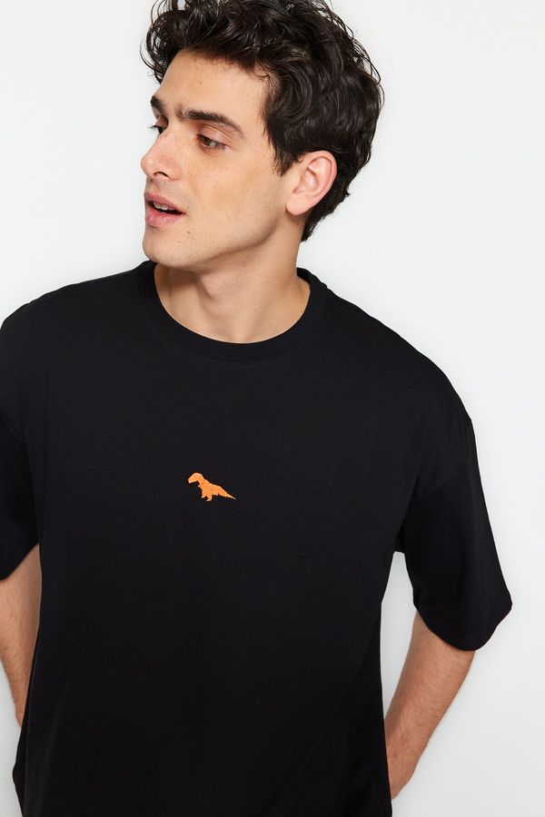 TRENDYOL BLACK OVERSIZE FIT CREW NECK SHORT SLEEVE DINOSAUR EMBROIDERED 100% COTTON T-SHIRT