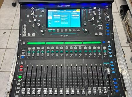 Allen & Heath SQ-5 са Амптовн flight case-ом