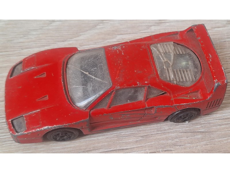 Ferrari F40 Burago Italy 1/43, za restauraciju