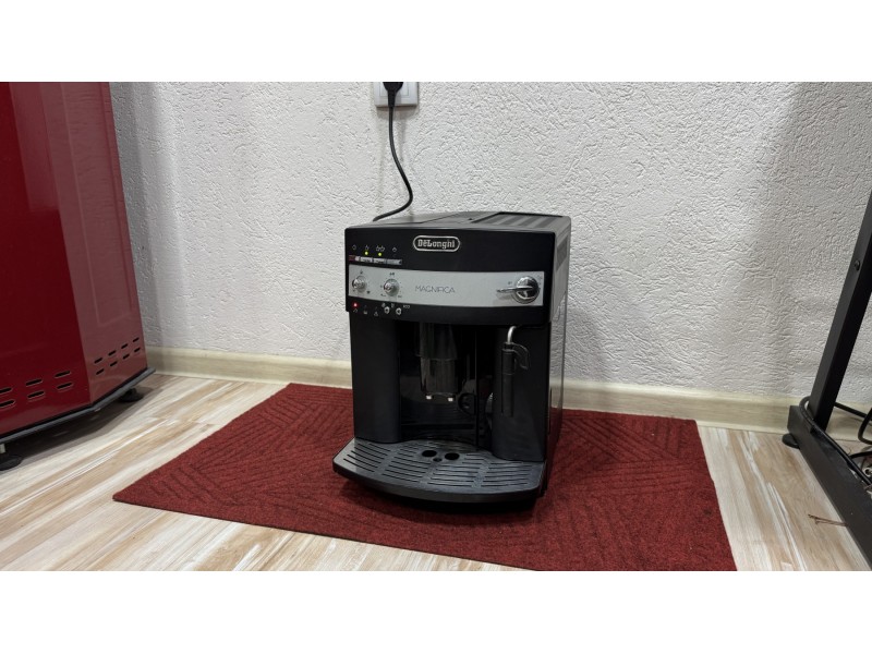 DeLonghi Magnifica ESAM3000.B espresso kafe aparat