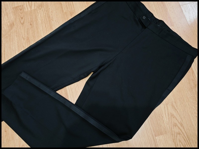 **HUGO BOSS** klasične pantalone-vel.54