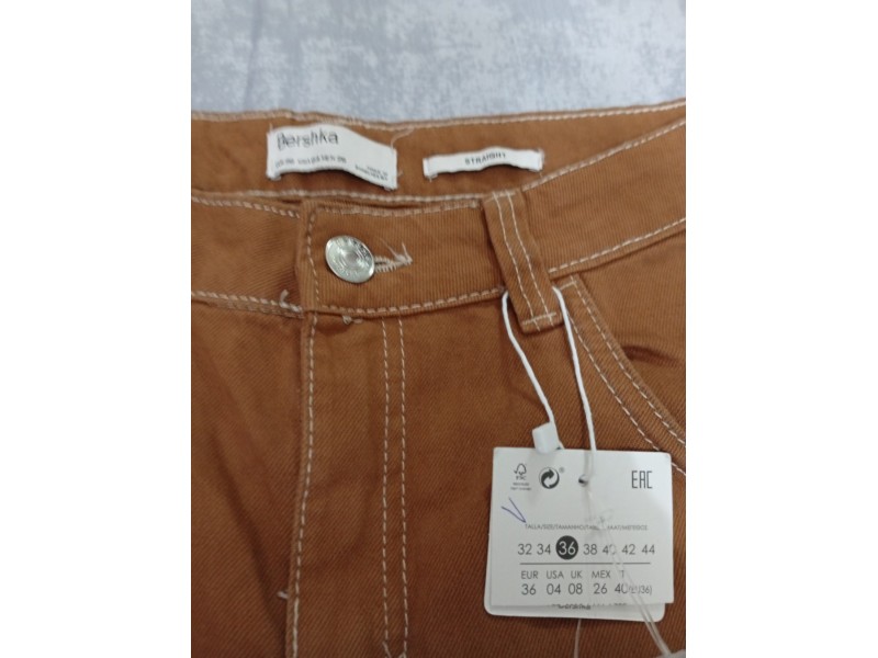 NOVO Bershka pantalone vel 36 ili s