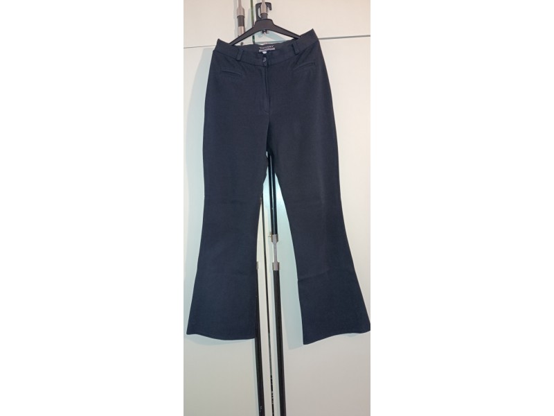 VICTORY crne pantalone 36