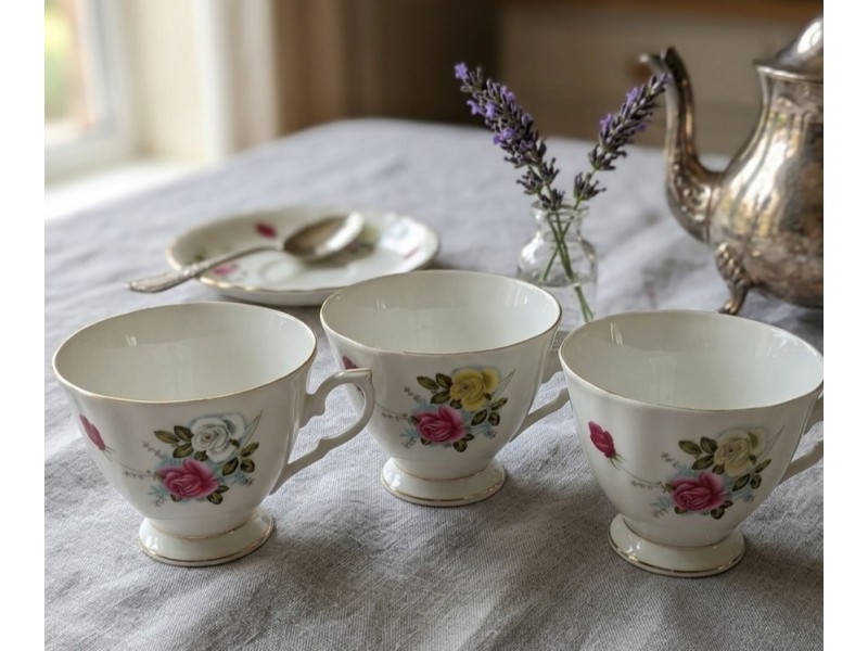 VINTAGE Set od 3 porcelanske soljice