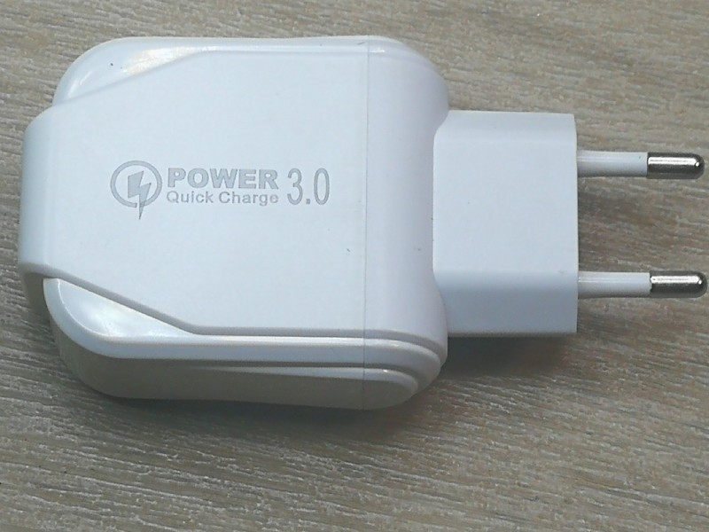 USB brzi punjac 5 ,9 i 12V