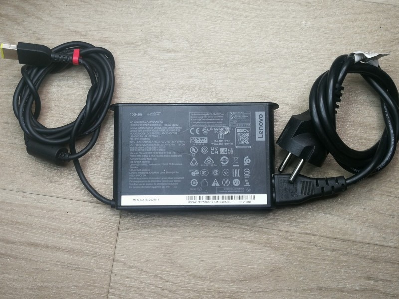 Adapter Lenovo Slim 20V - 6,75A 135W