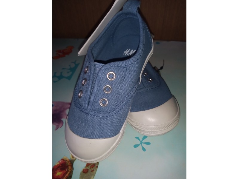 =NOVE H&M patikice br.24, ug.15cm=