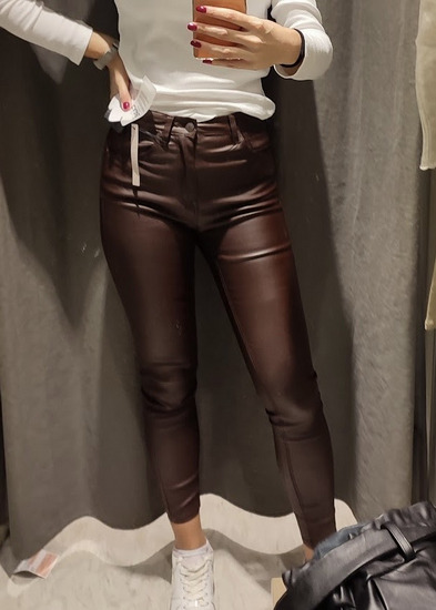 Stradivarius kožne pantalone