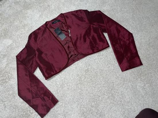Elegantni bordo korset/top sa etiketom ✨