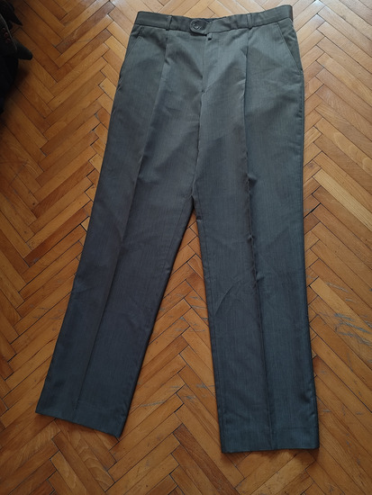 Prelepe sive vunene elegantne pantalone
