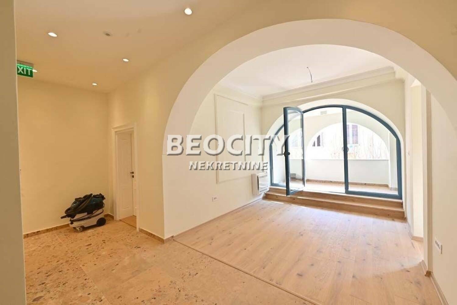 Poslovni prostor / Lokal, Novi Sad - Petrovaradin | Izdavanje · 250m² · 3.200€