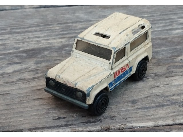 AUTIC LAND ROVER MAJORETTE