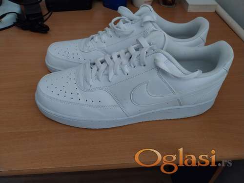Neke patike broj 47,5