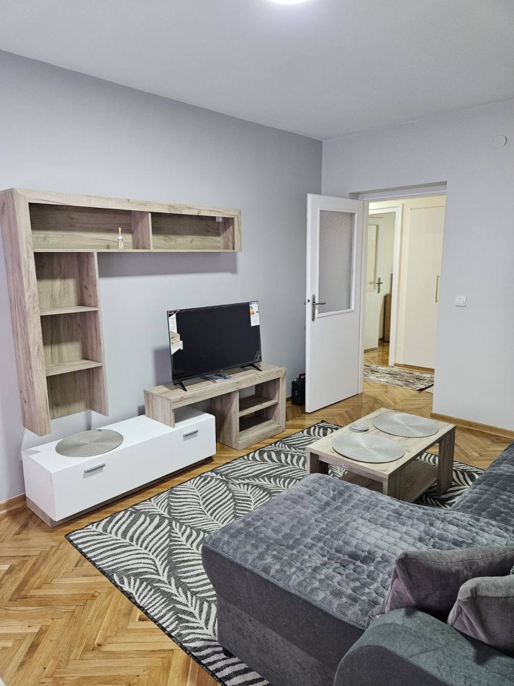 Izdaje se 2.0 renoviran stan u Lominoj ID#19218
800 €