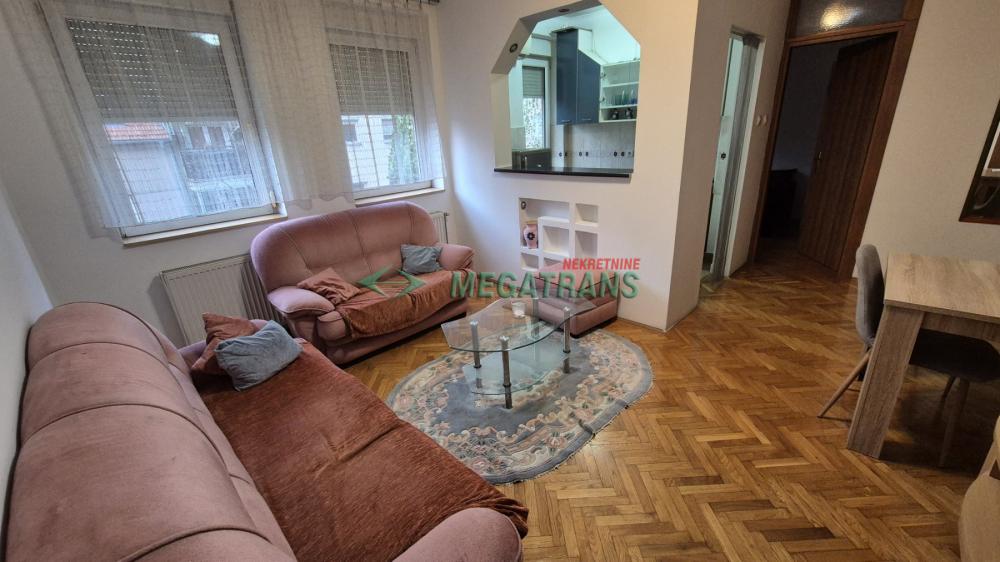 1.5-soban, 42m2, centar, ul. Đorđa Jovanovića – ugao sa Kosovskom ID#1888
400 €