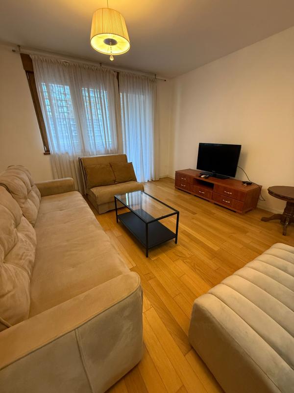 Novi Beograd - A Blok-Dvosoban-Garažno mesto ID#3186
700 €