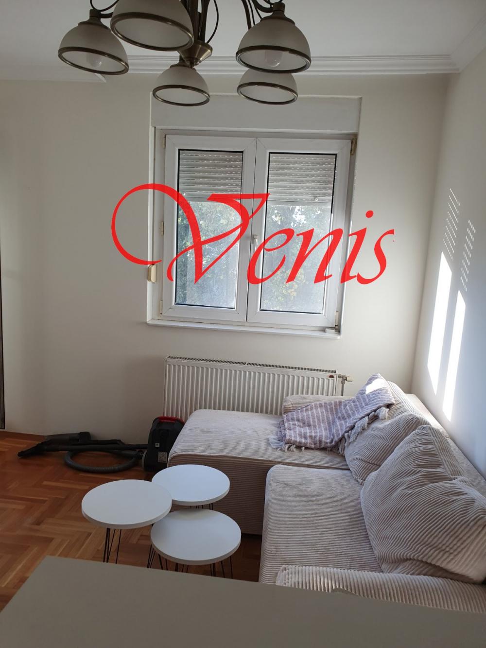 BULEVAR EVROPE 40 m2 – 350 Evra – USELJIV ID#2358
350 €