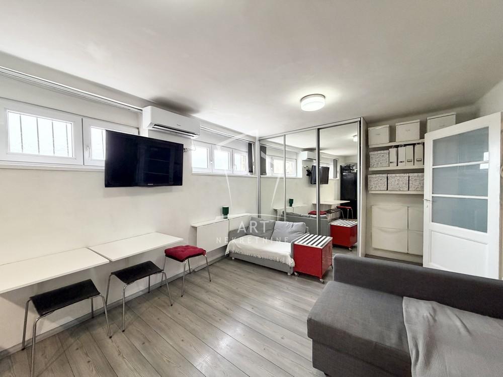 Stan sa dušom u srcu grada – Trg Nikole Pašića ID#14604
250.000 €
