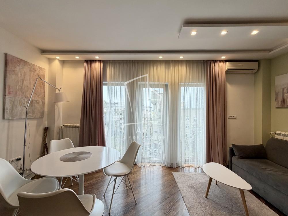 109m2 (4u1) LuX, Trg Republike - Renta Biznis ID#14631
598.000 €