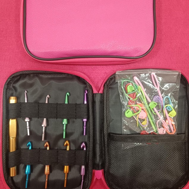 Crochet hooks needle set